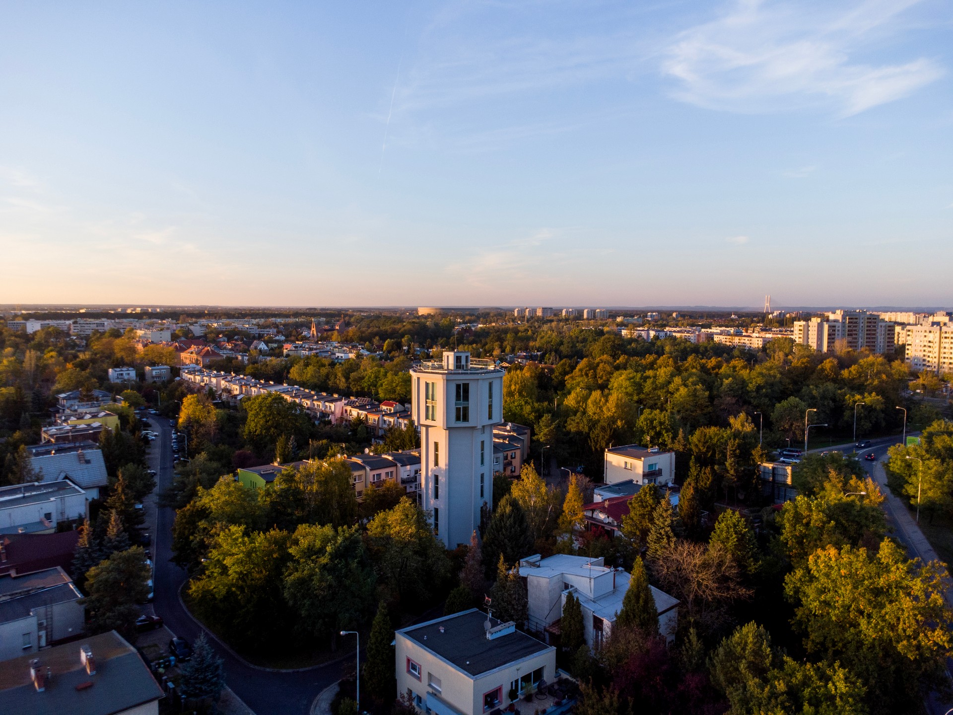 Wieża E64: Drugie życie żelbetowego kolosa - Sztuka architektury