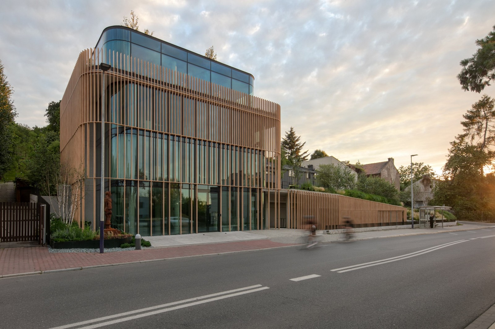 Drewniany biurowiec jak las - Sztuka architektury