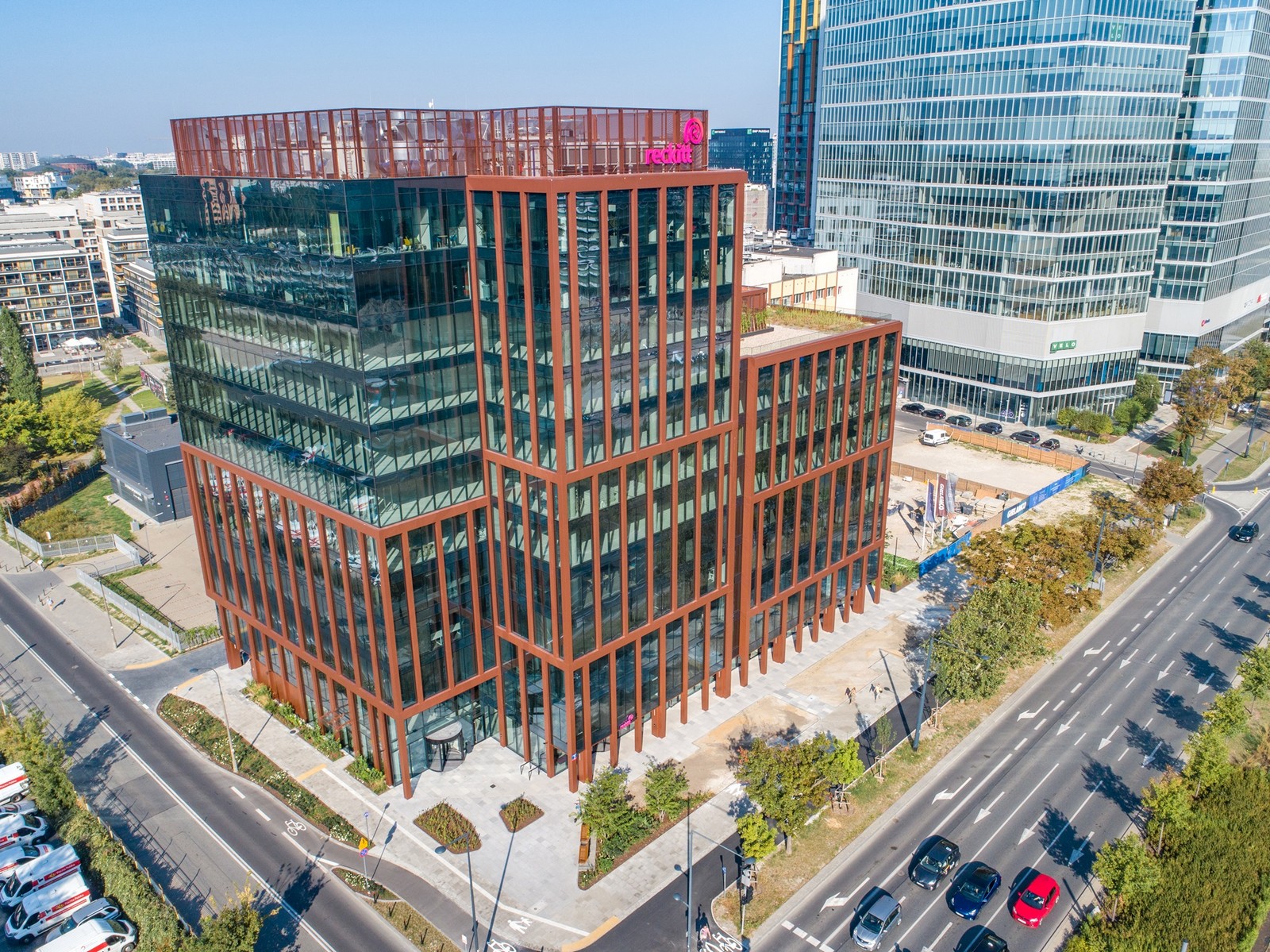 Dźwiękowy biurowiec gotowy - Sztuka architektury